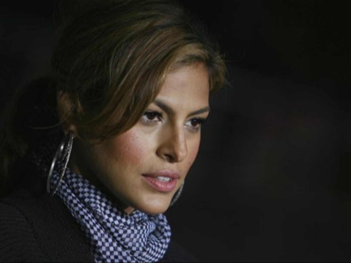 Eva Mendes does not allow her children to have mobile phones or the ...